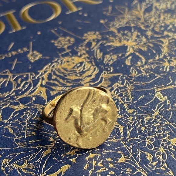 Jewelry | Stunning Gold Tone Adjustable Size Ring | Poshmark